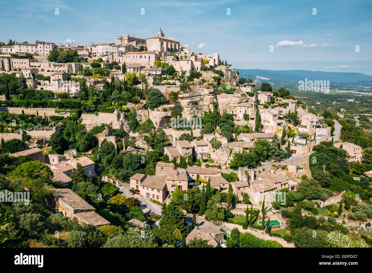 Beautiful Scenic View Of Medieval Hilltop Village Of Gordes In Provence ...
