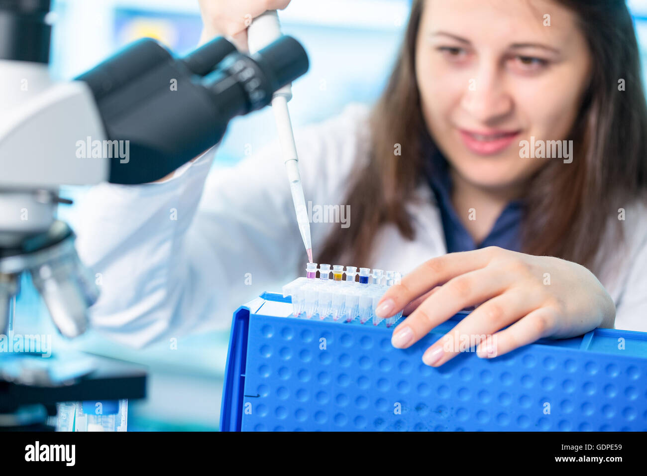 Lab worker with a pipette hi-res stock photography and images - Alamy