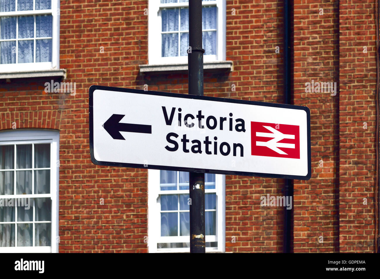 Train station direction arrow sign hi-res stock photography and images ...