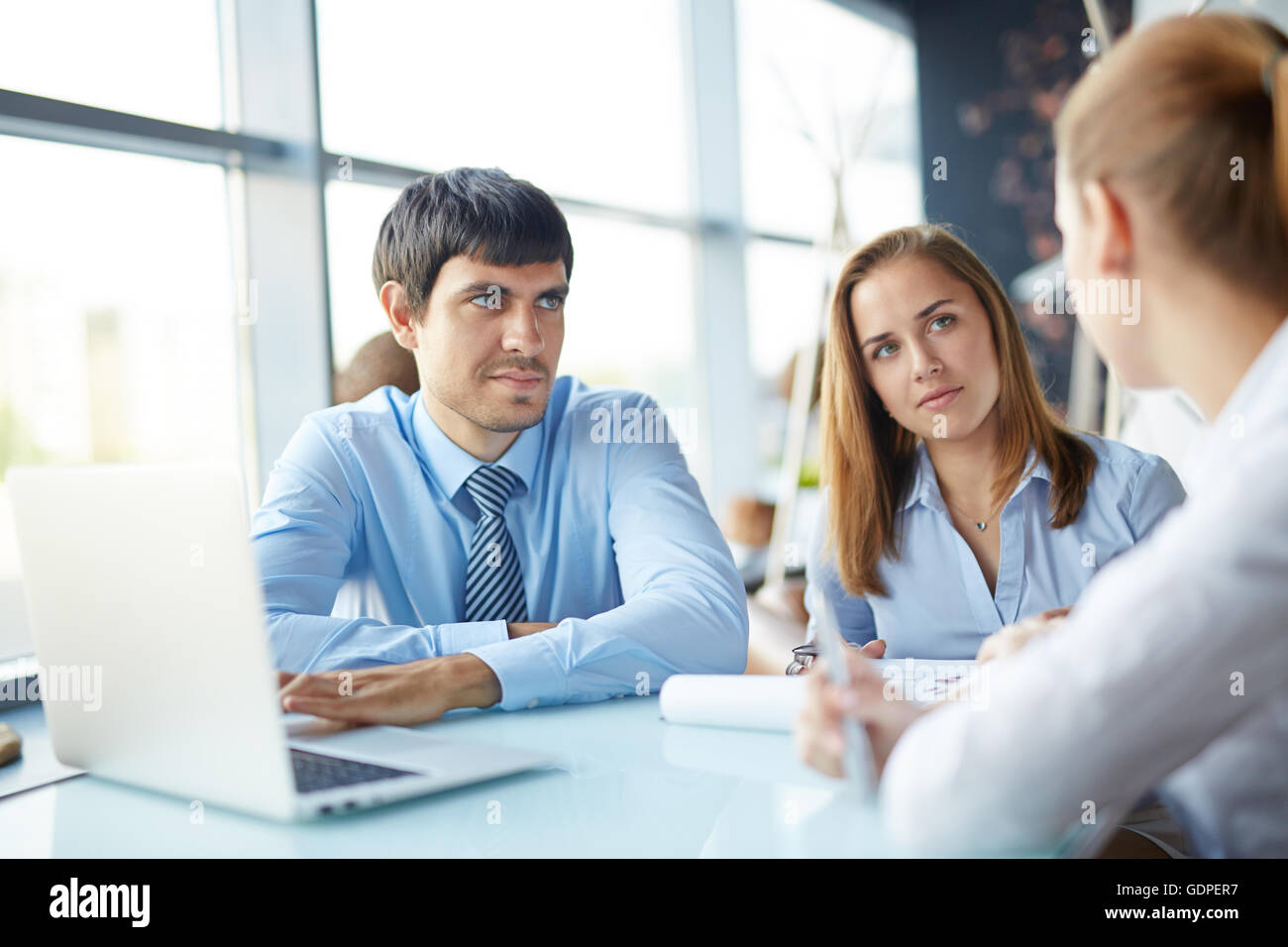 Discussion in cafe Stock Photo - Alamy