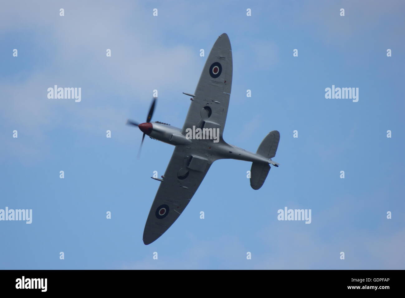 Spitfire in the sky hi-res stock photography and images - Alamy
