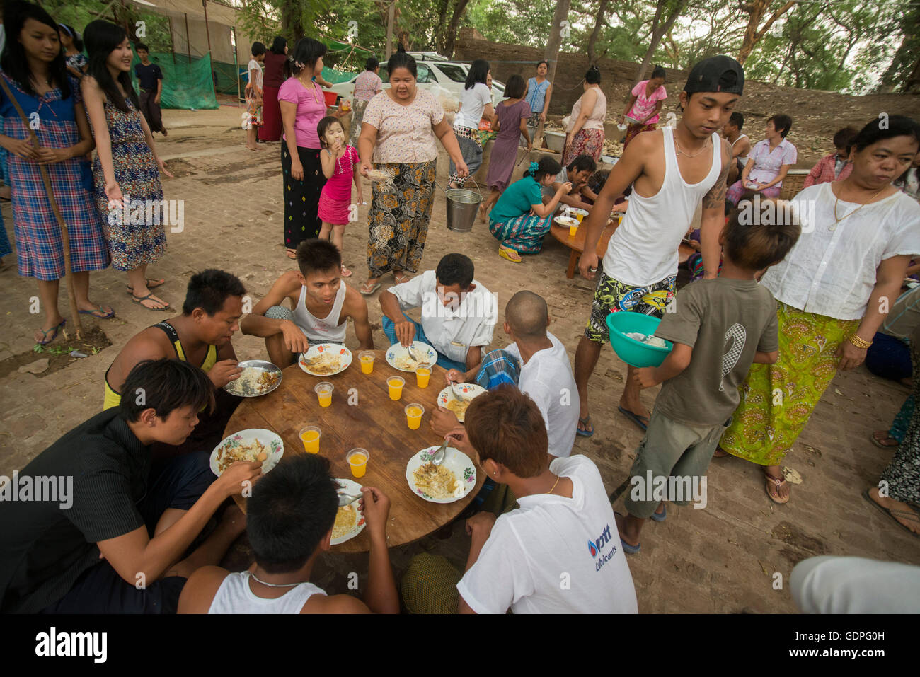 Bagan people hi-res stock photography and images - Alamy