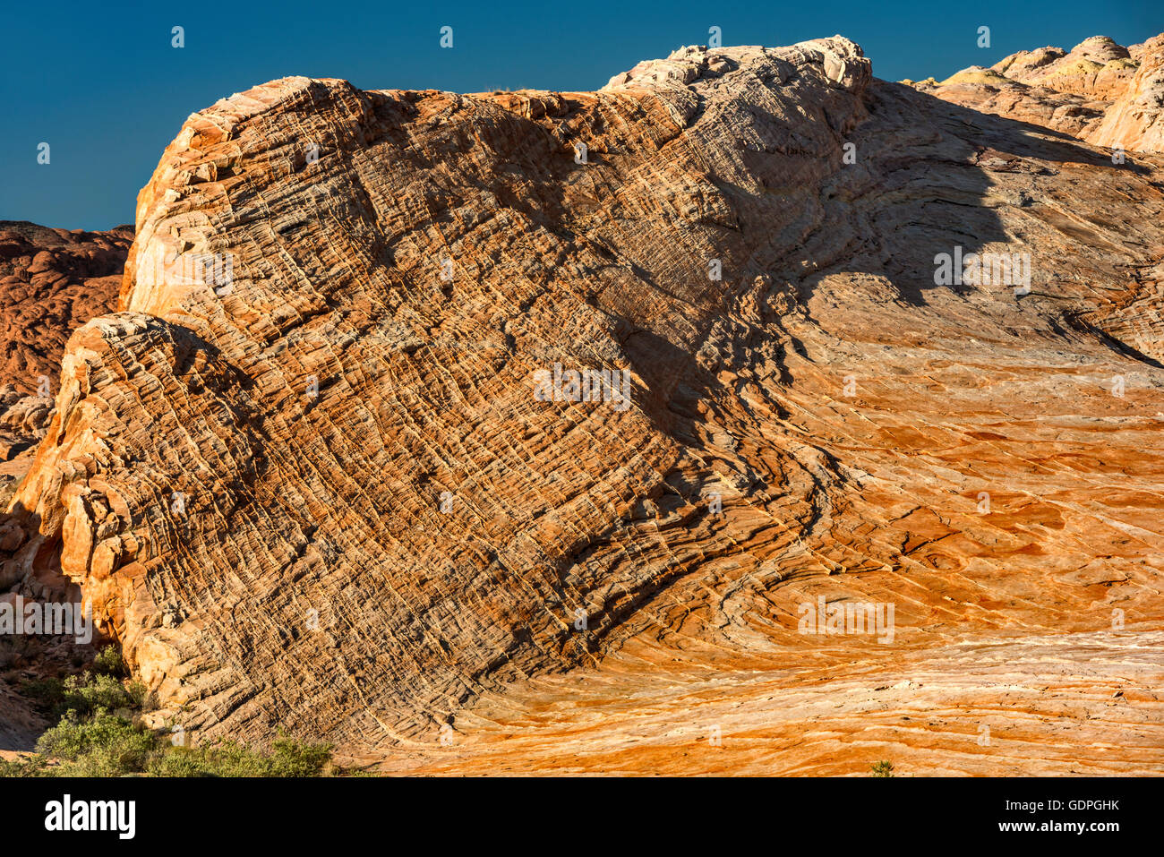 Strata patterns at crossbedded sandstone rocks in White Domes Road area ...