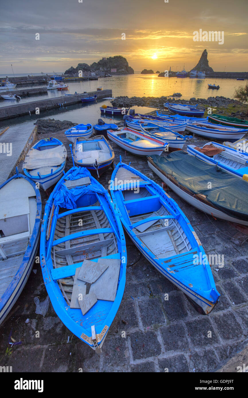 Aci trezza port hi-res stock photography and images - Alamy