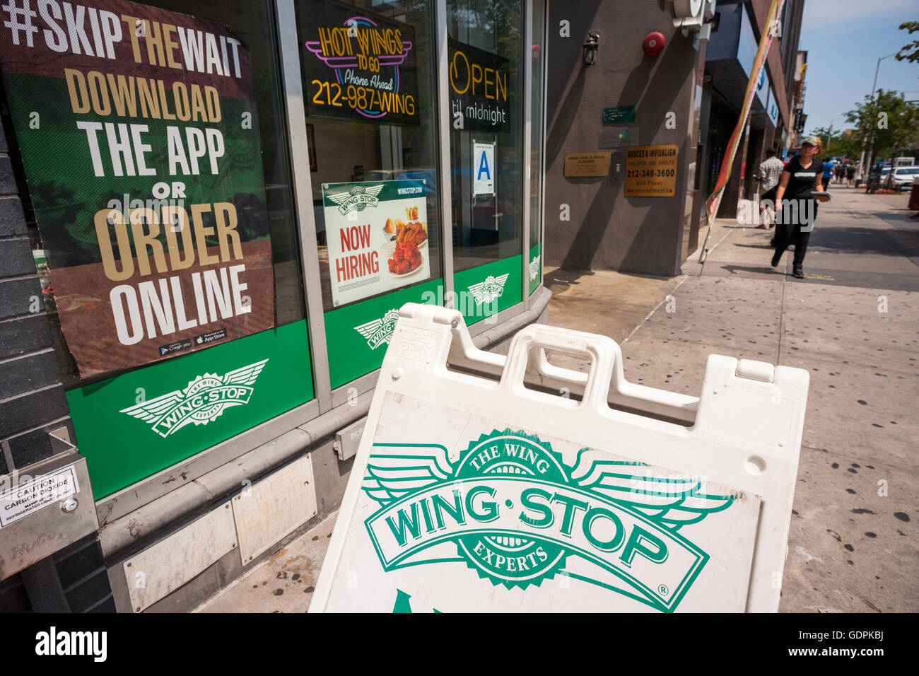 Wingstop hi-res stock photography and images - Alamy