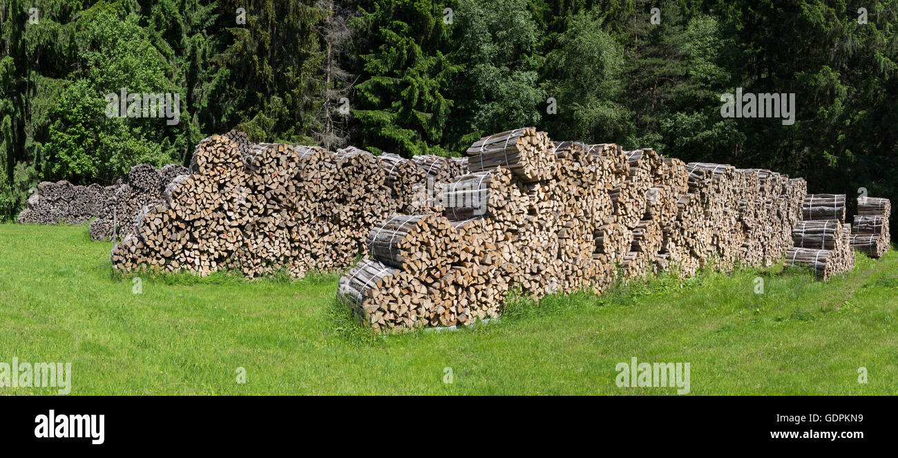 Wood stack bundle bundled hi-res stock photography and images - Alamy
