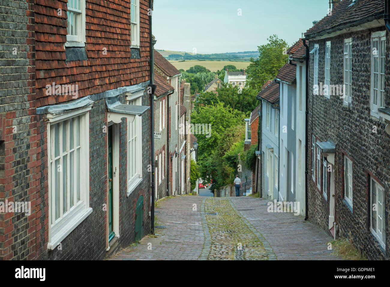 Summer evening on Keere Street in Lewes, England Stock Photo - Alamy