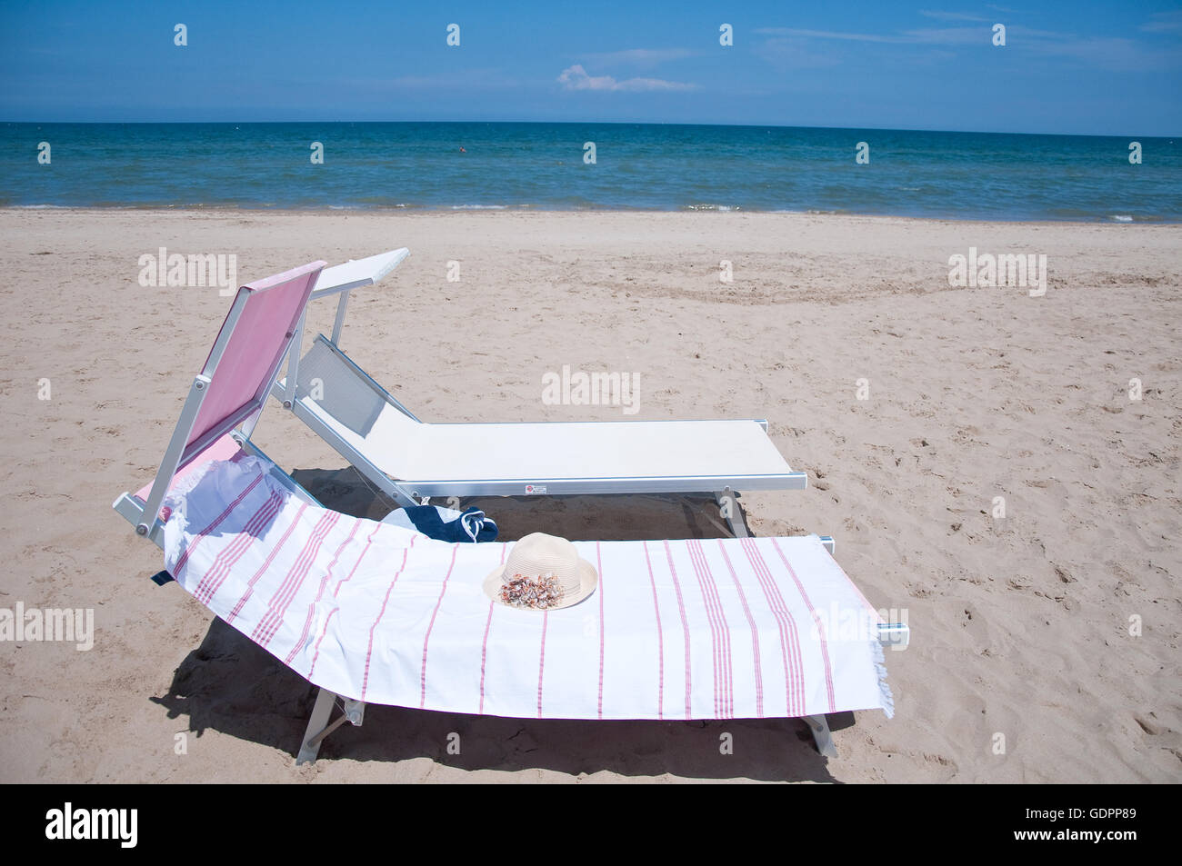 Sunbathing beds hi-res stock photography and images - Alamy