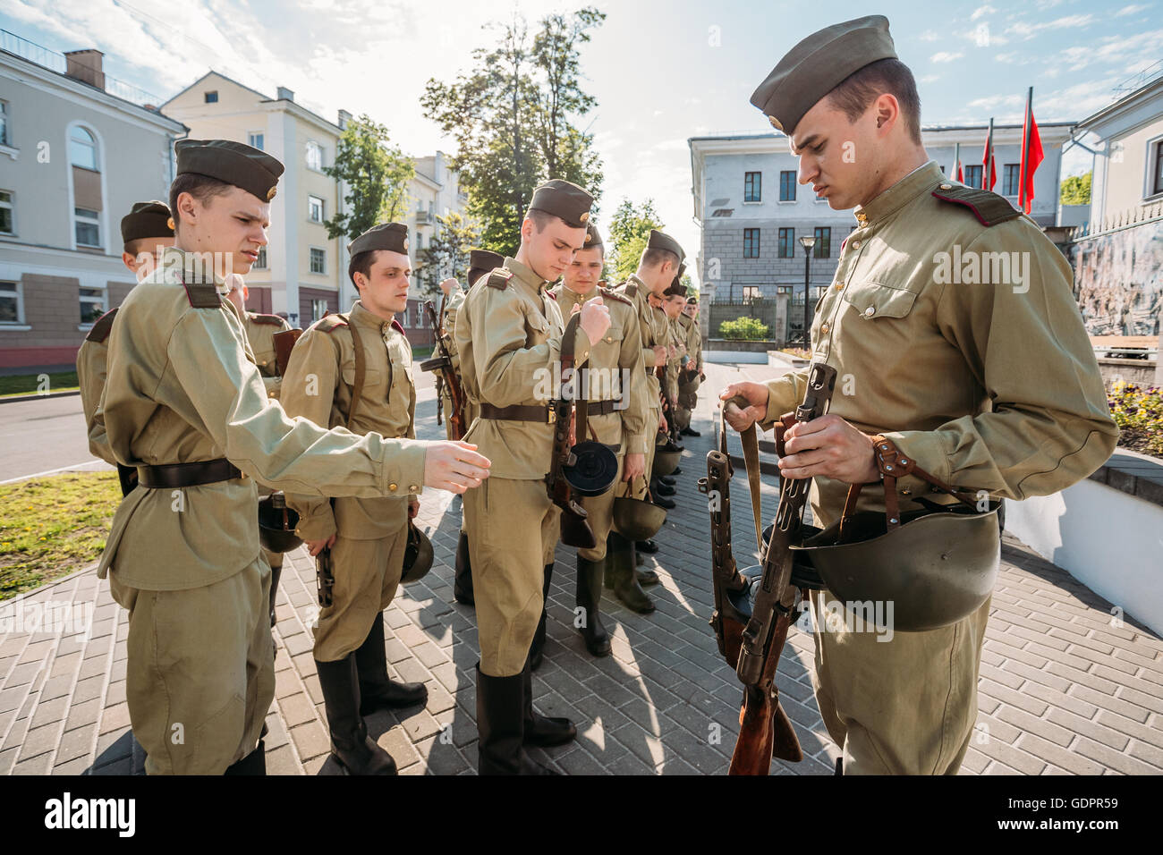 Russian Soldiers With Rifles High Resolution Stock Photography and ...