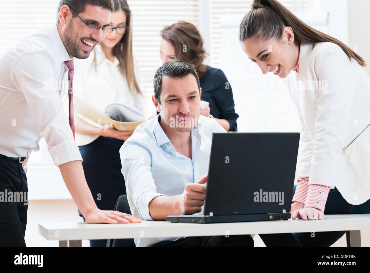 Reporting team hi-res stock photography and images - Alamy