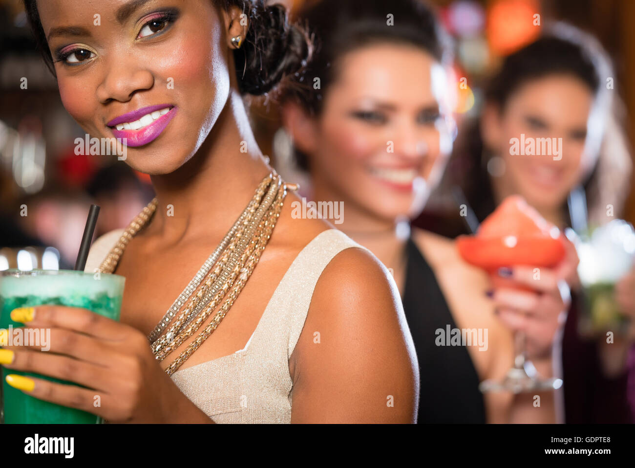 Women cocktail bar hi-res stock photography and images - Alamy