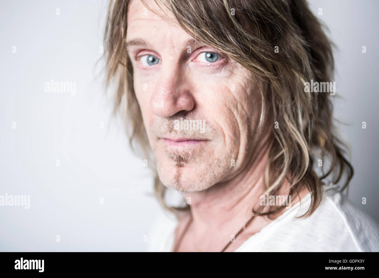 Portrait sad gray hair man hi-res stock photography and images - Alamy