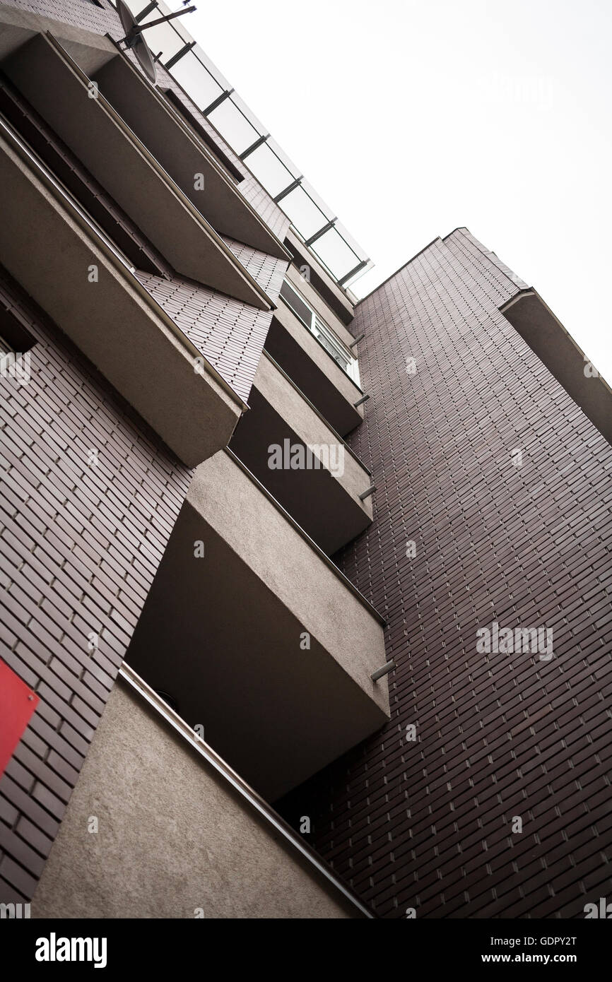 Vertical building hi-res stock photography and images - Alamy