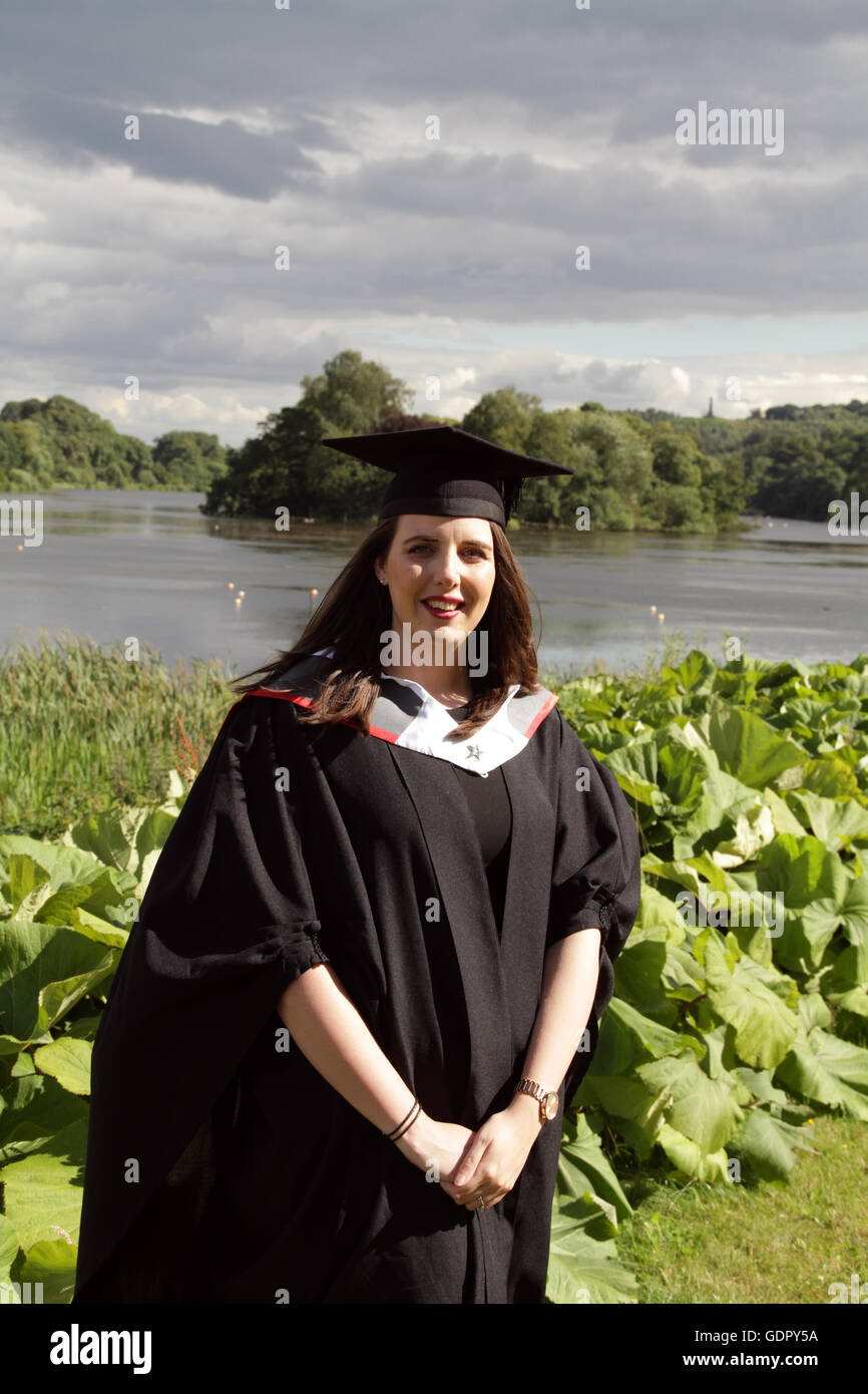 Female graduation cap and gown hi-res stock photography and images - Alamy