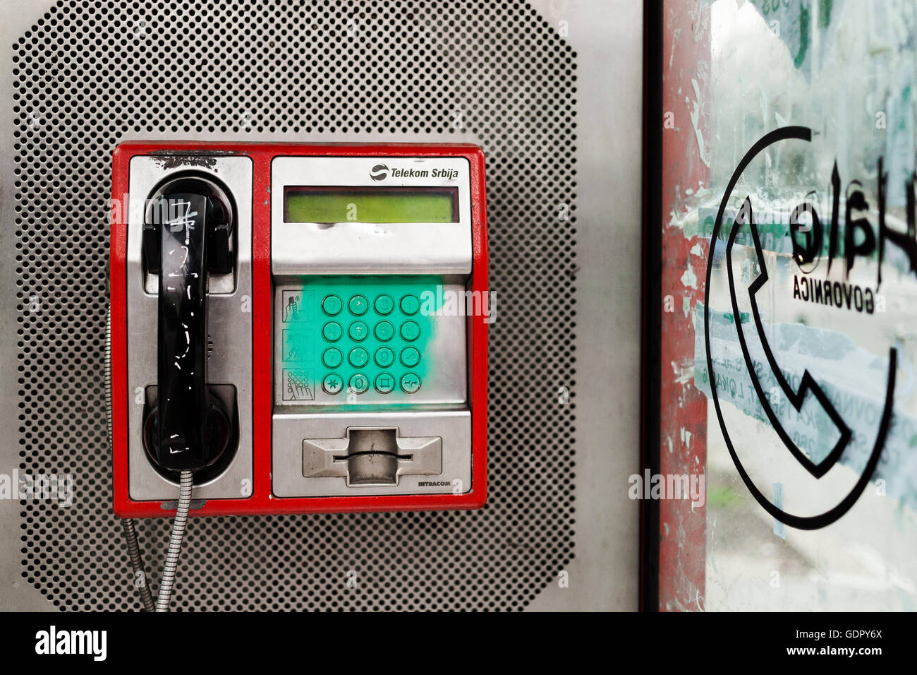 Red call box hi-res stock photography and images - Alamy