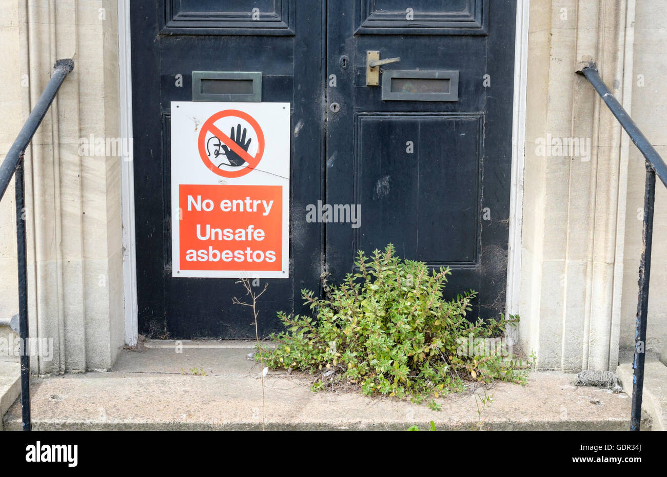 No entry Unsafe Asbestos sign Stock Photo - Alamy