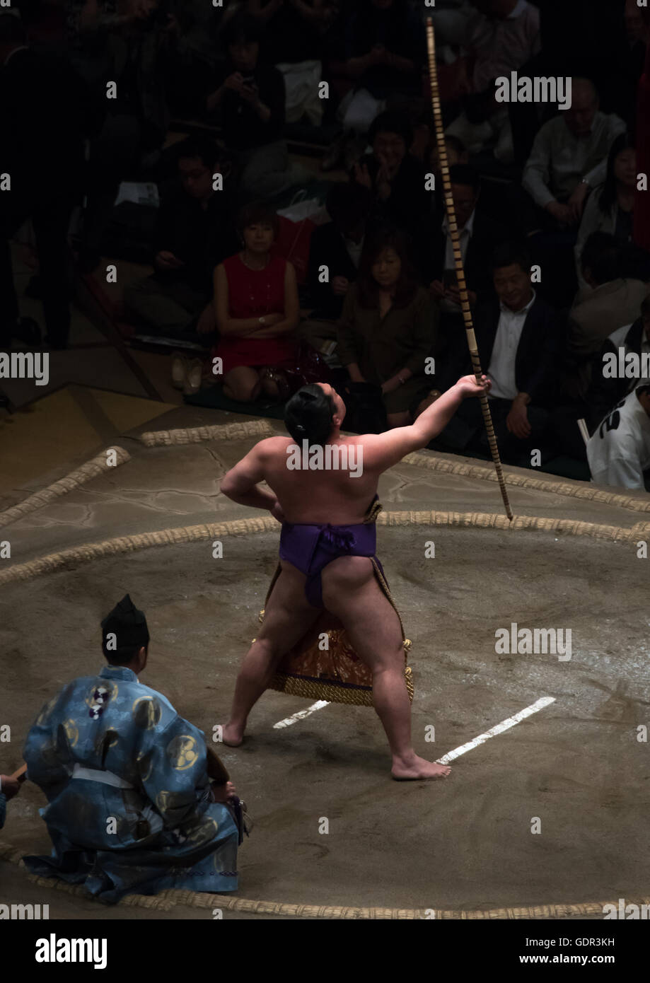 Sumo wrestling referee hi-res stock photography and images - Alamy