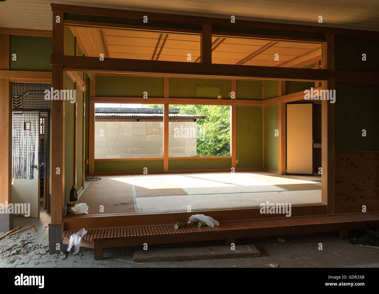 After earthquake inside house hi-res stock photography and images - Alamy