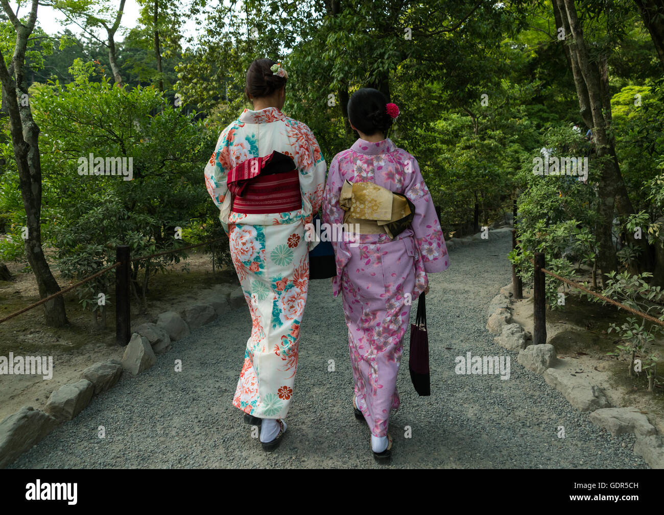 Chinese tourist wearing kimono hi-res stock photography and images - Alamy