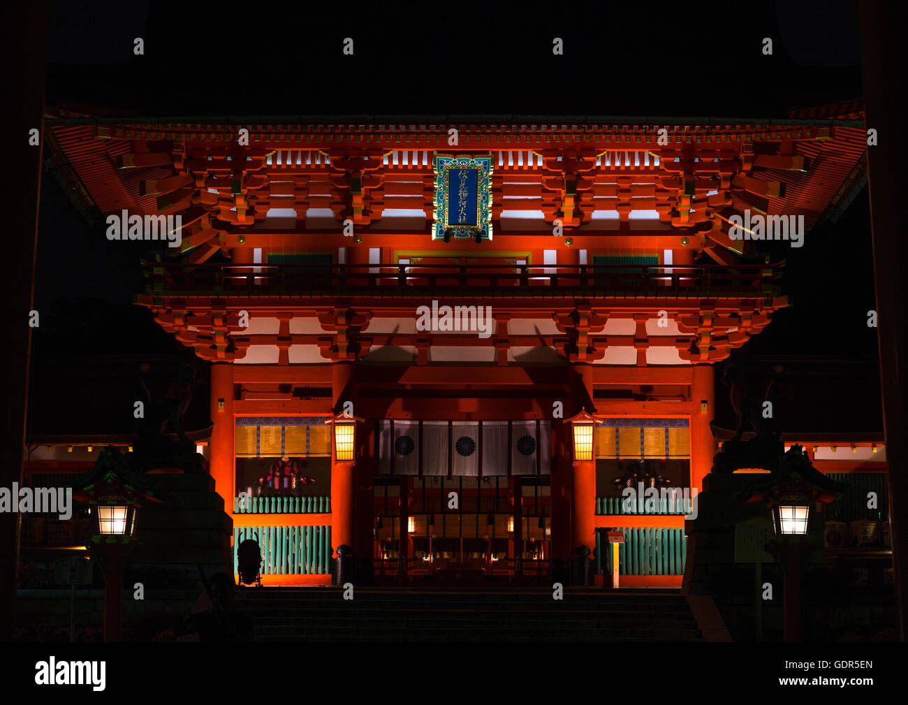 Fushimi inari taisha temple by night, Kansai region, Kyoto, Japan Stock ...