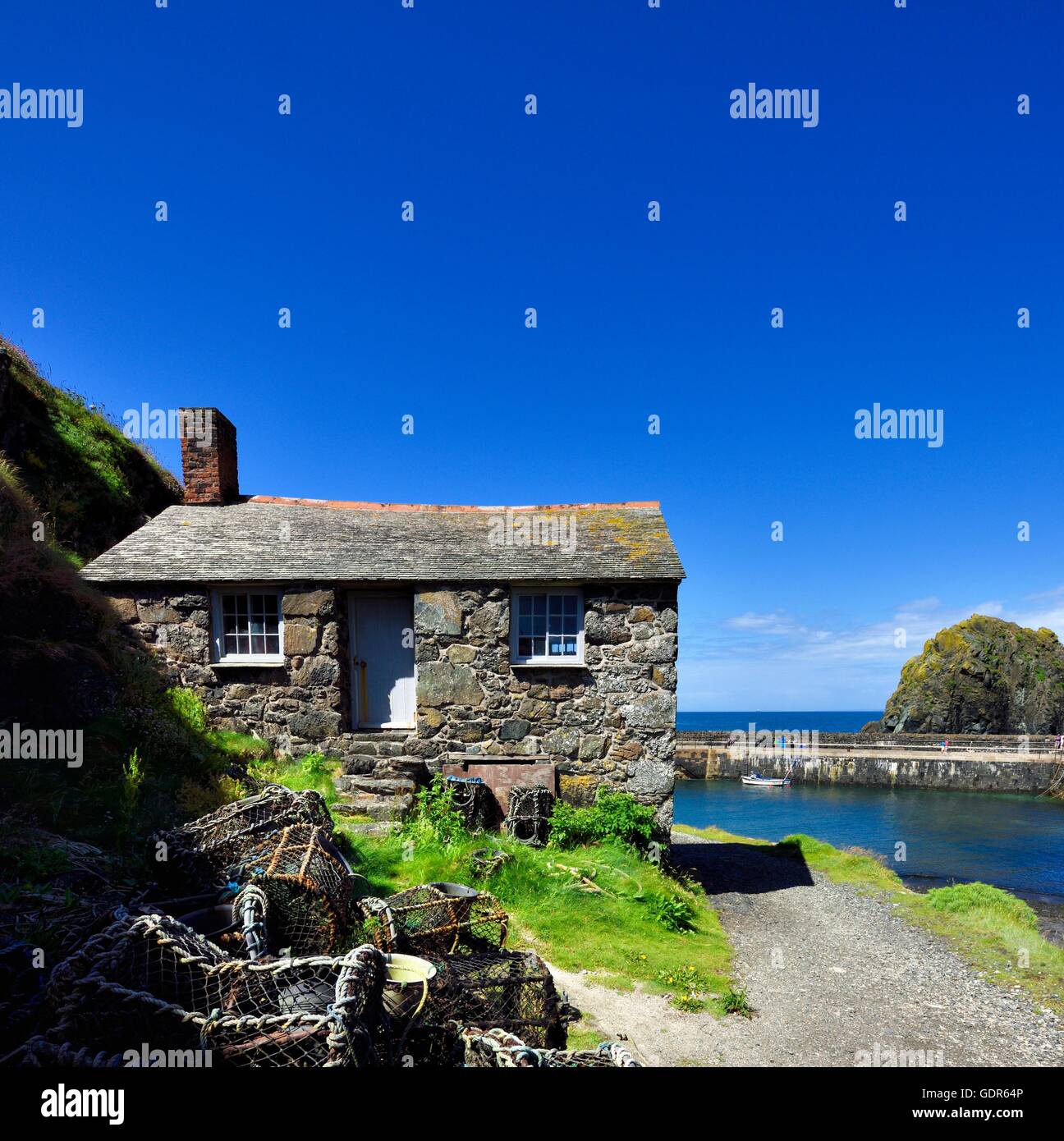 Mullion cove cornish fishing hi-res stock photography and images - Alamy