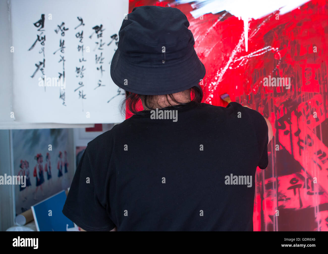 Sun mu artist painting in his workshop, National capital area, Seoul ...