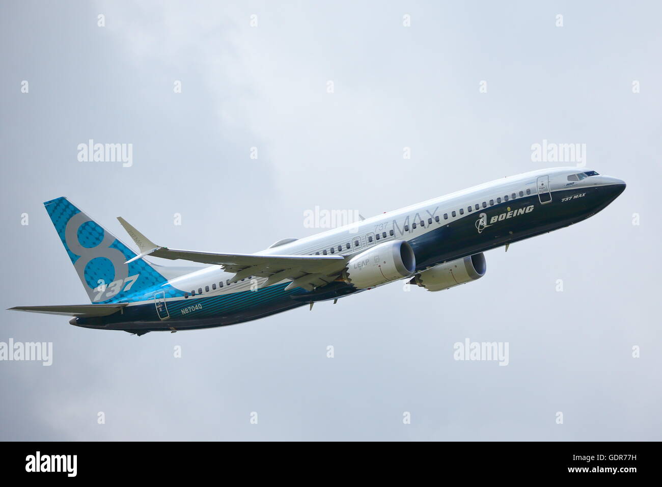 Boeing 737MAX Experimental Plane makes an appearance at the Farnborough ...