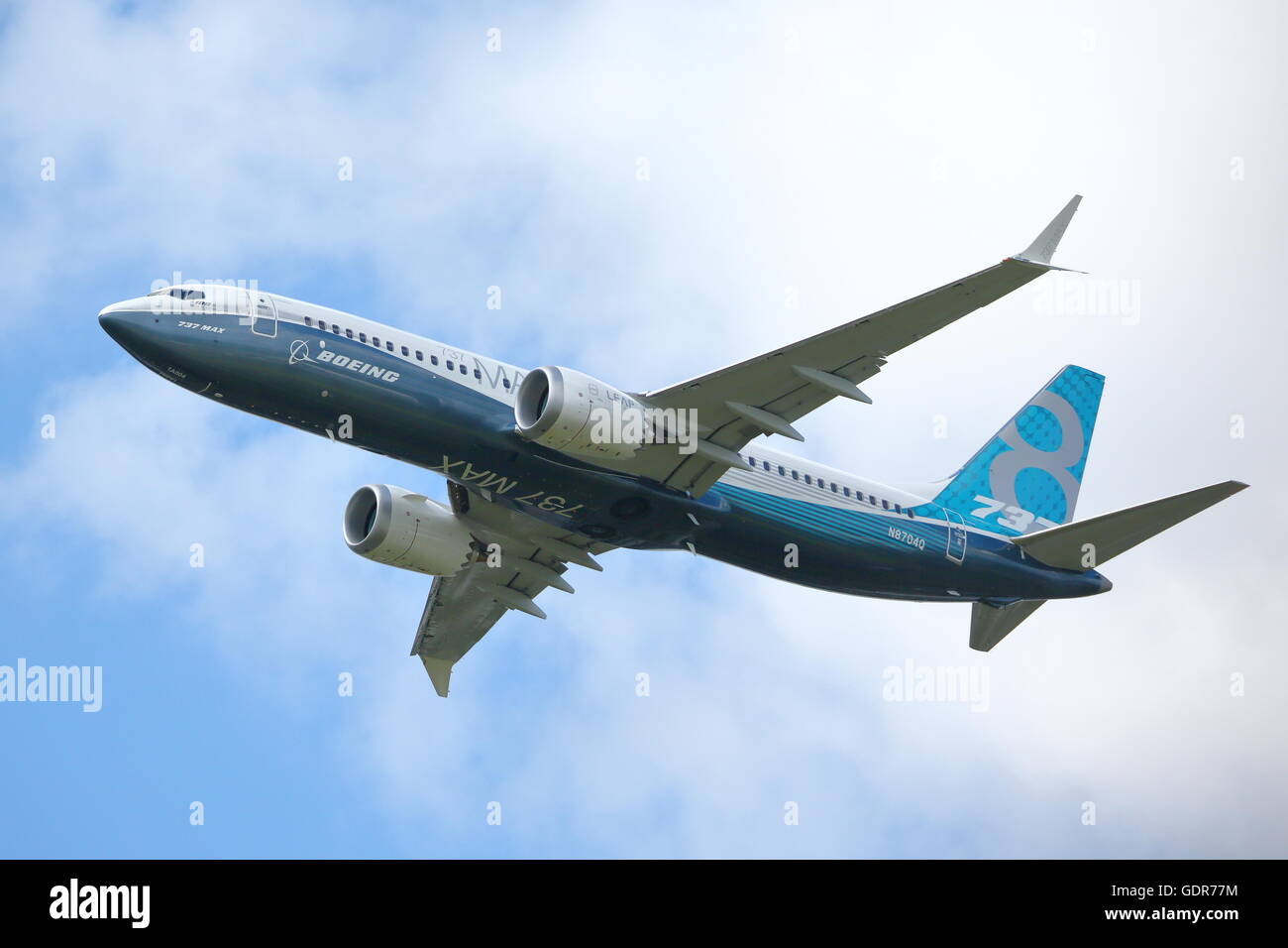 Boeing 737MAX Experimental Plane makes an appearance at the Farnborough ...
