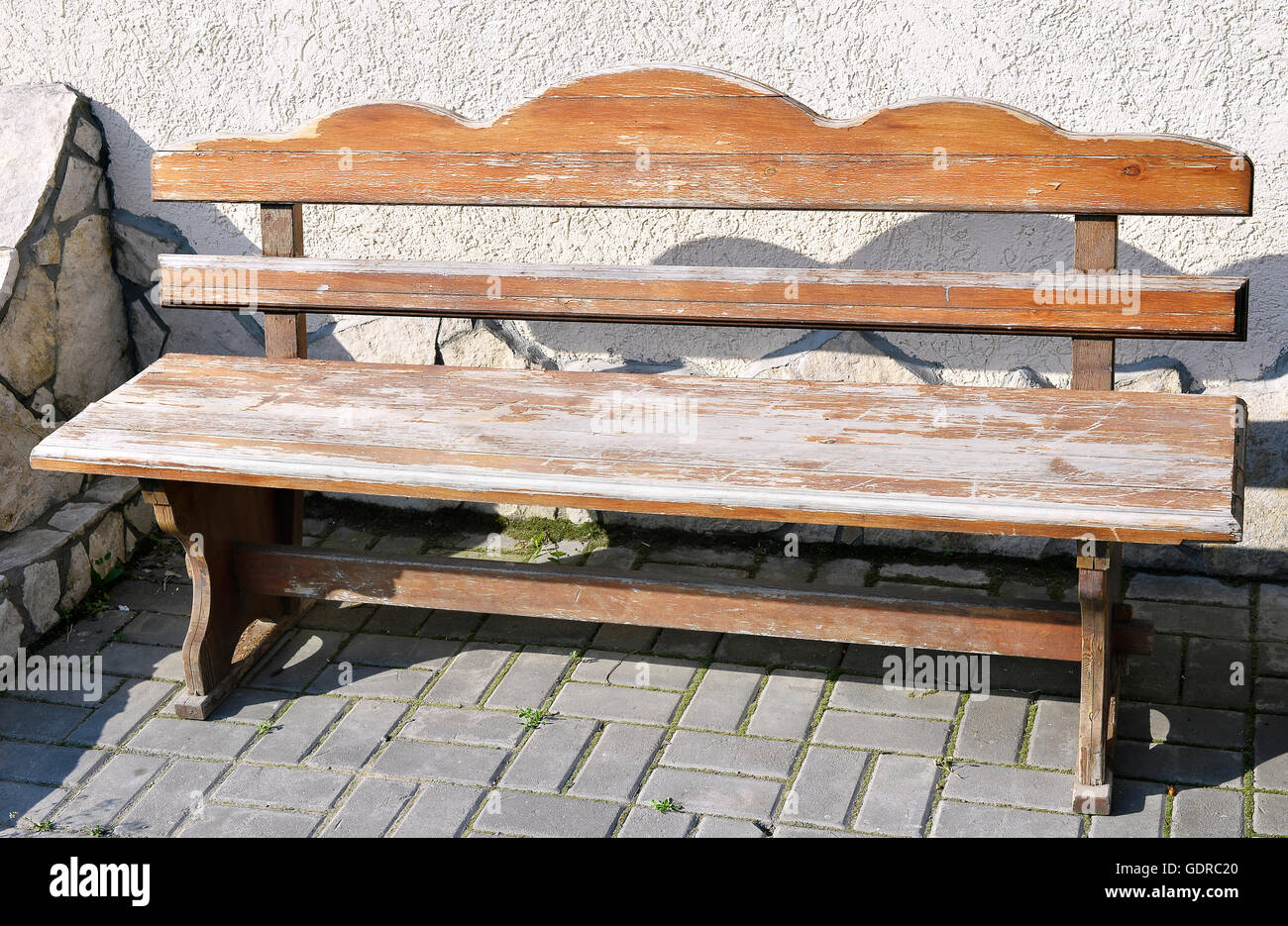 Old wooden bench hi-res stock photography and images - Alamy