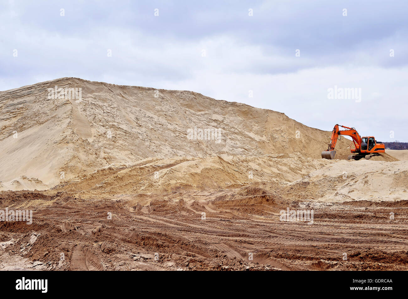 Working digger in a quarry produces sand Stock Photo - Alamy Working digger in a quarry produces sand Stock Photo - Alamy