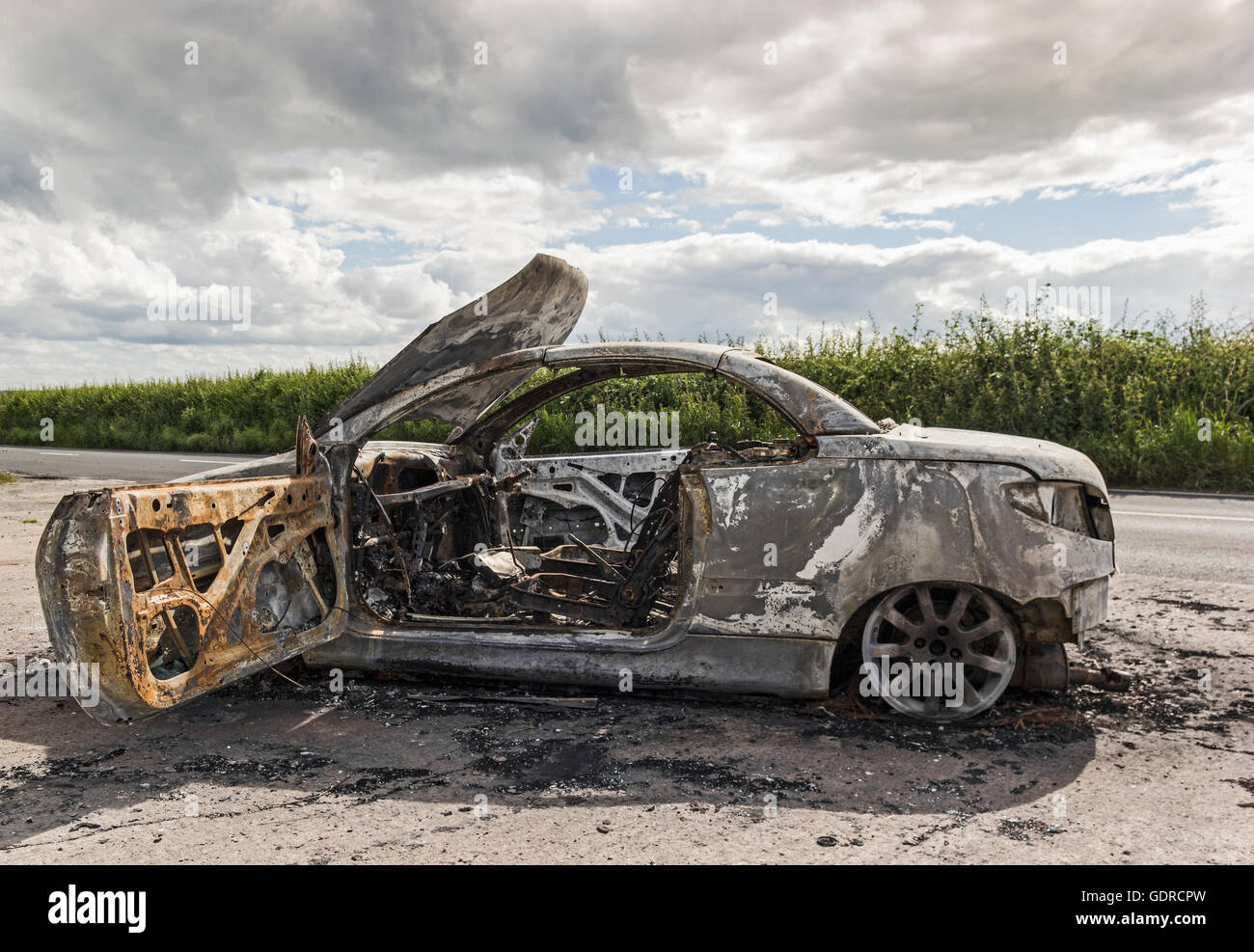 Burnt motor vehicle hi-res stock photography and images - Alamy