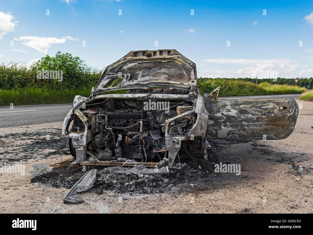Burnt motor vehicle hi-res stock photography and images - Alamy