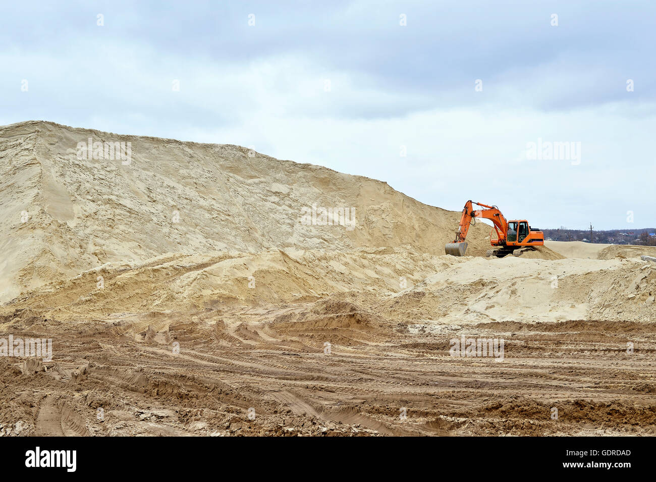Large digger working in hi-res stock photography and images - Alamy