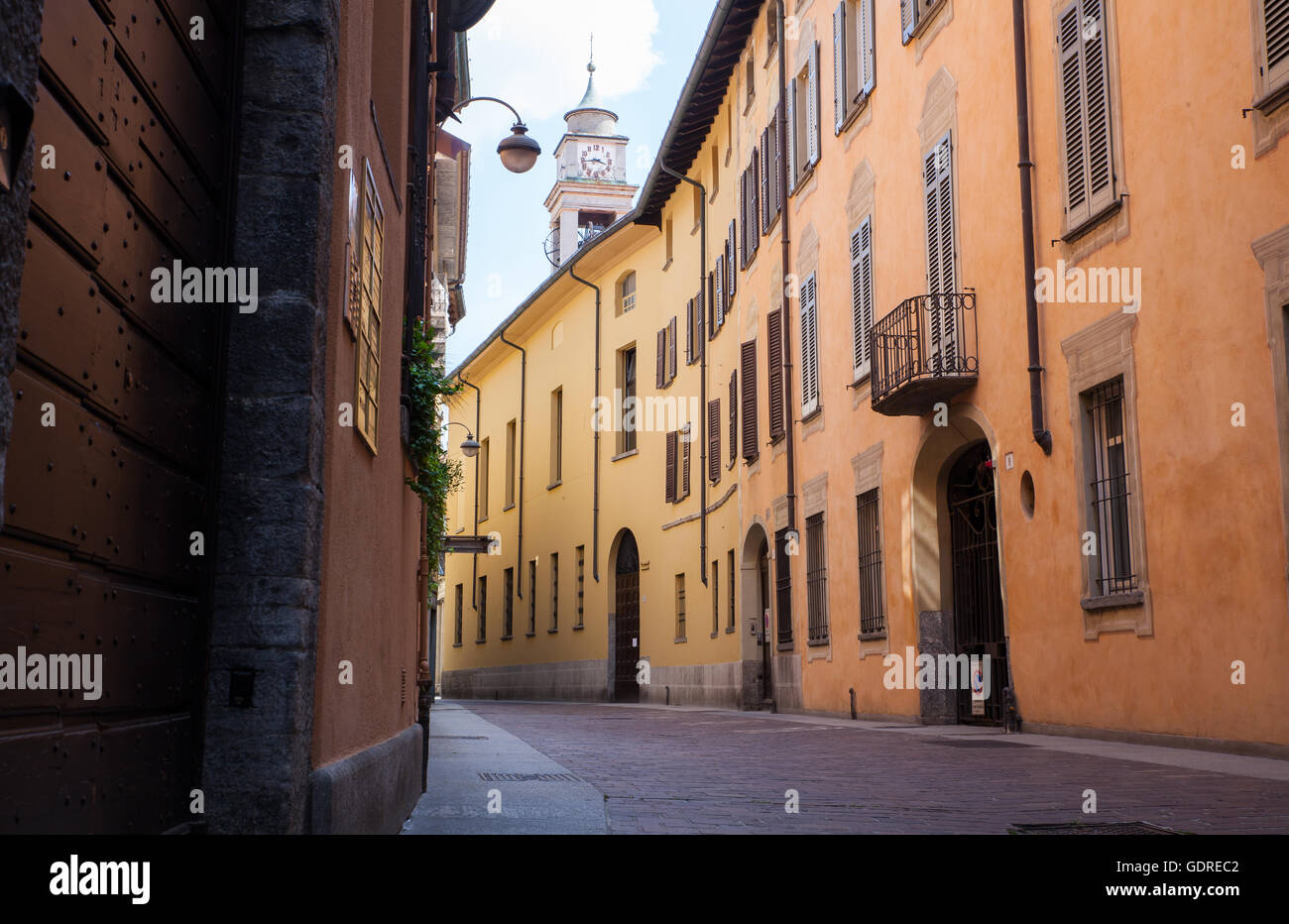 Traditional house como italy hi-res stock photography and images - Alamy