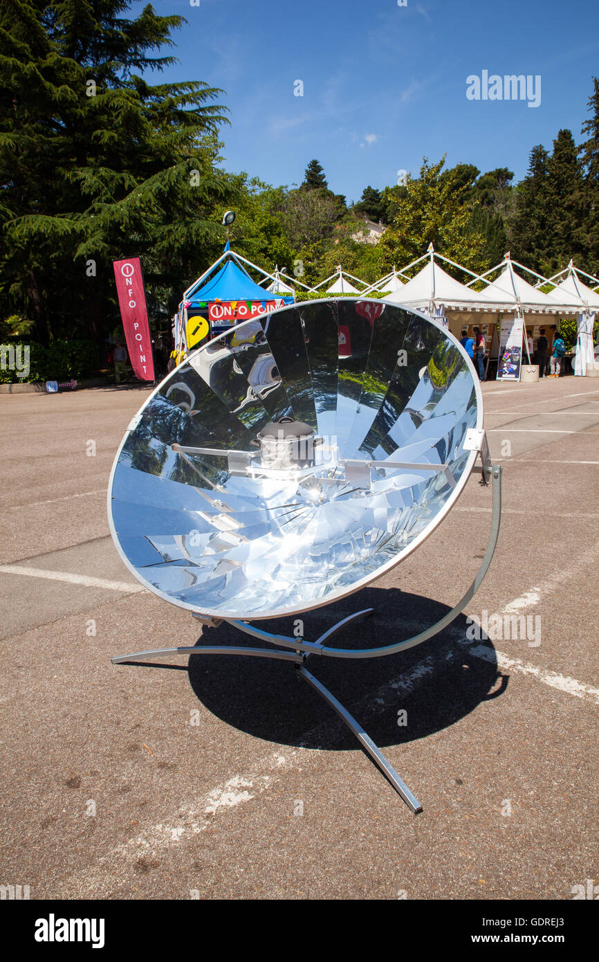 Solar parabolic hi-res stock photography and images - Alamy