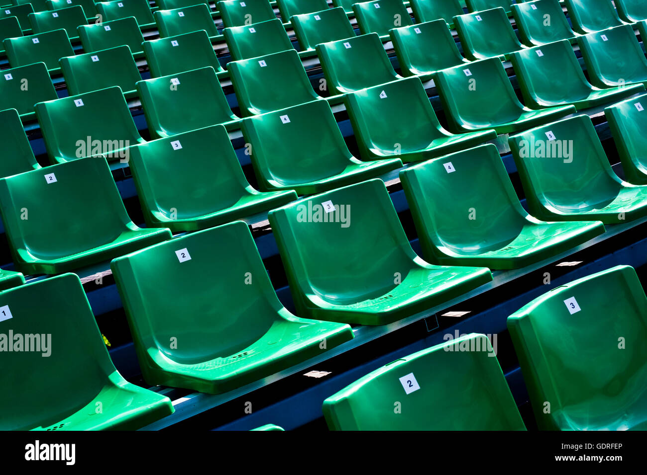 Many empty seats hi-res stock photography and images - Alamy