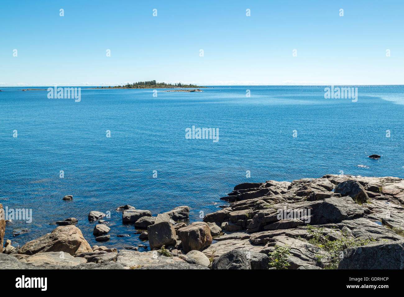 Ocean shoreline stone hi-res stock photography and images - Alamy
