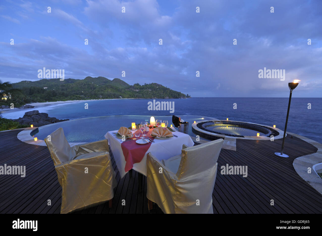The seychelles infinity pool hi-res stock photography and images - Alamy