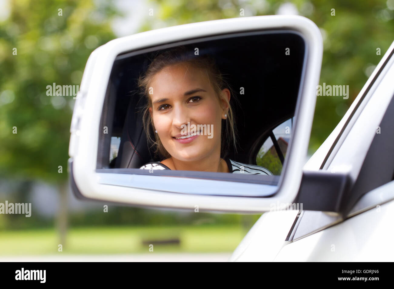 Hand mirror pretty hi-res stock photography and images - Alamy