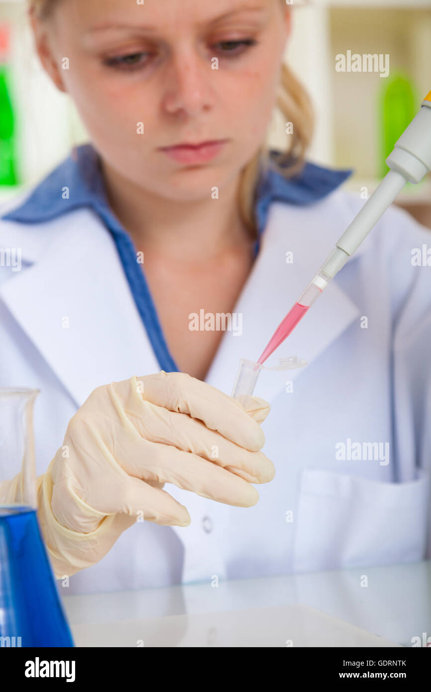 Woman in microbiological laboratory Stock Photo - Alamy