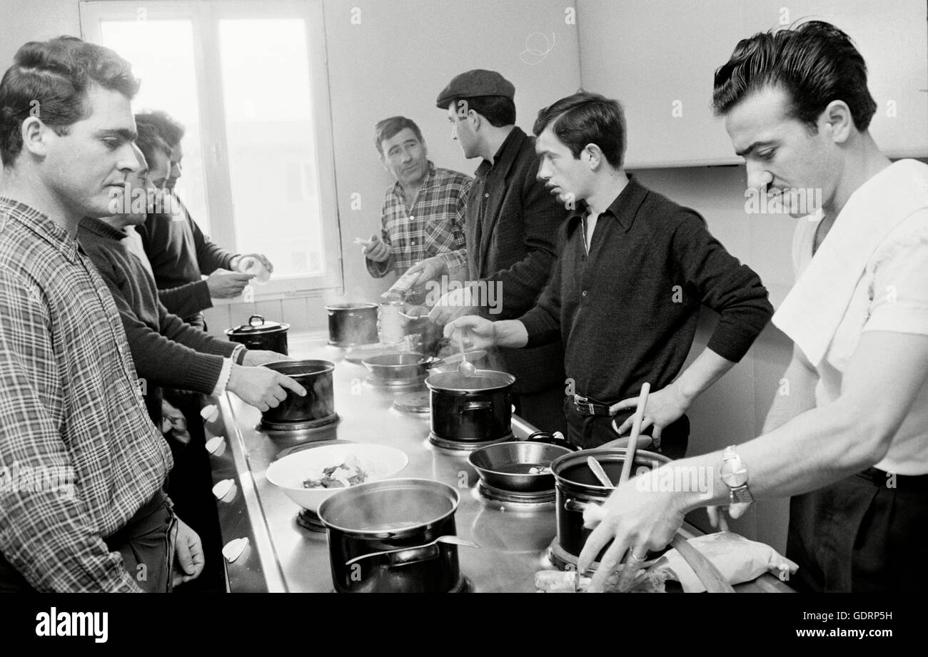 Many Italian workers live in the barracks called Berliner Brücke or ...