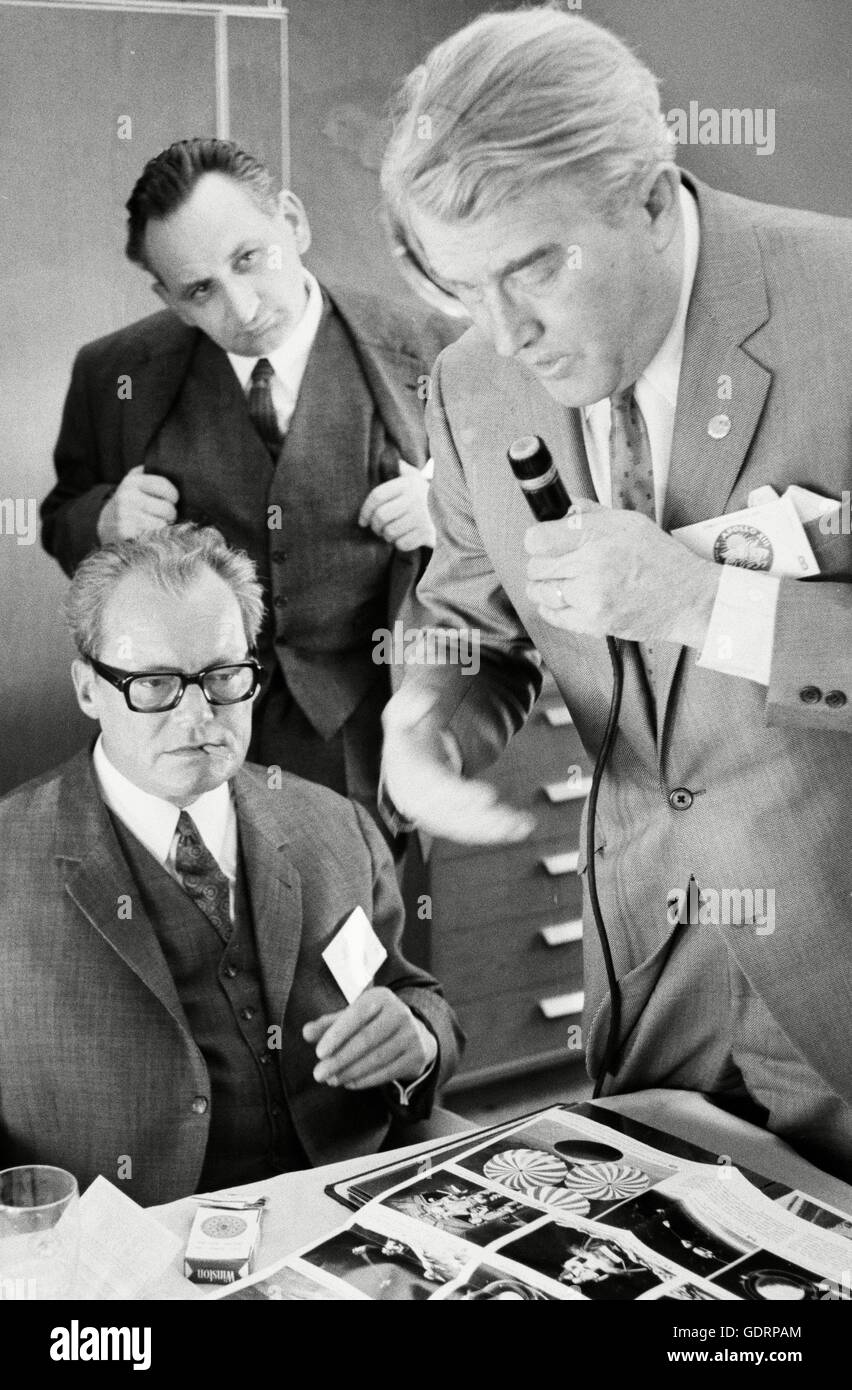 Willy Brandt on the plane to Florida, 1970 Stock Photo - Alamy
