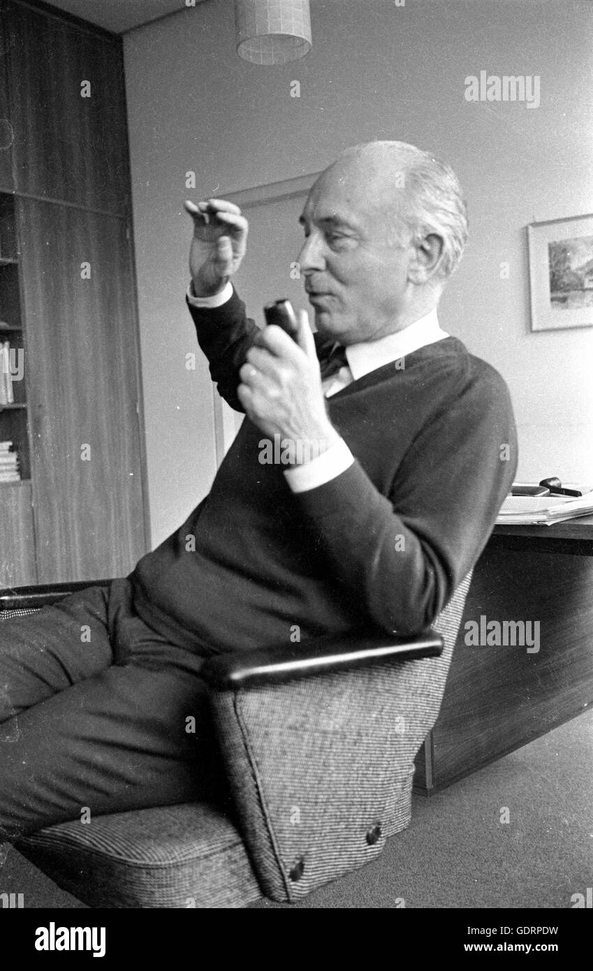 1974 office hi-res stock photography and images - Alamy