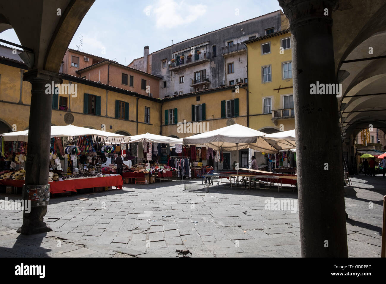Market stalls in Via di Cavalla, Pisa, tuscany, Italy Stock Photo - Alamy