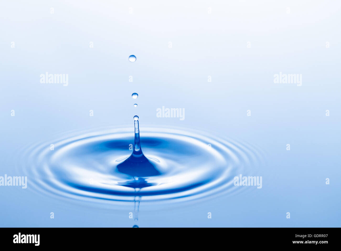 Falling water drop and splash Stock Photo - Alamy