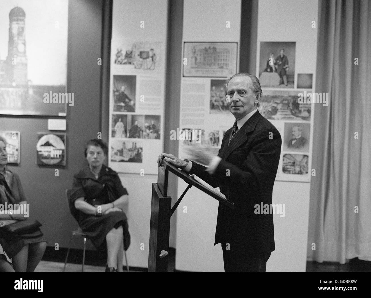 1978 opening Black and White Stock Photos & Images - Alamy