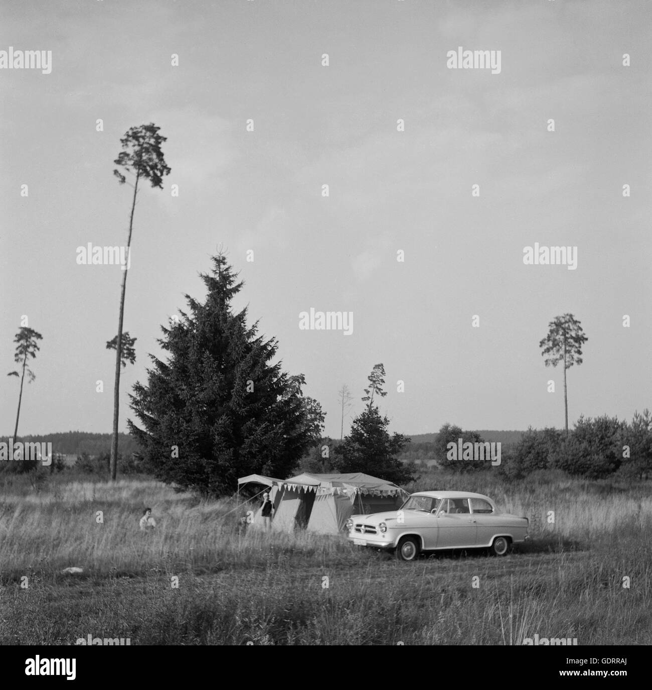 1950s camping hi-res stock photography and images - Alamy