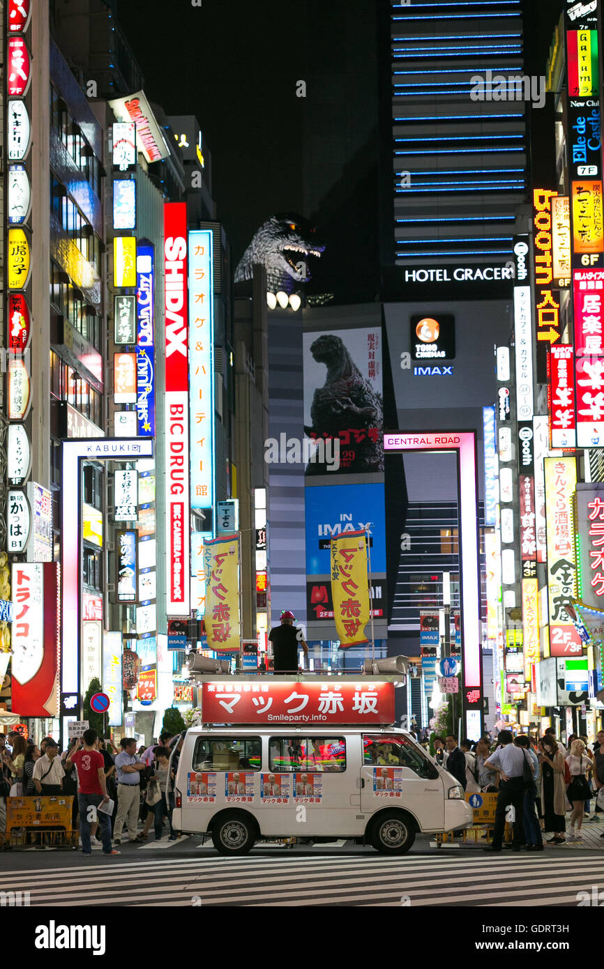 Don quijote kabukicho hi-res stock photography and images - Alamy
