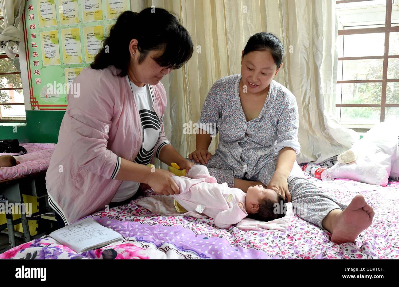 Anyang, China's Henan Province. 20th July, 2016. Zhang Jinyan (L ...
