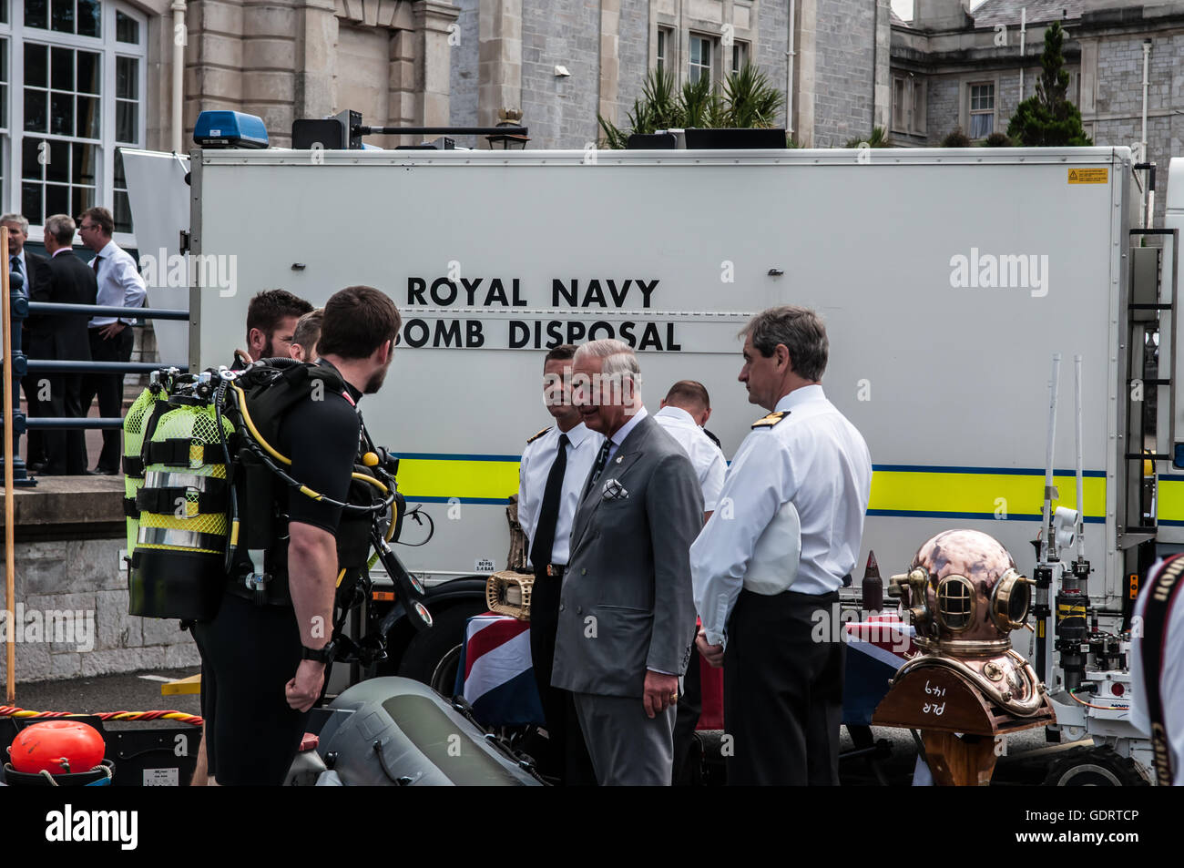 Bomb disposal team hi-res stock photography and images - Alamy